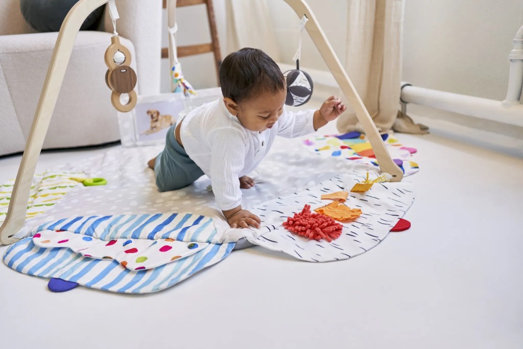 Encourage crawling: 5 stages your baby goes through | Lovevery